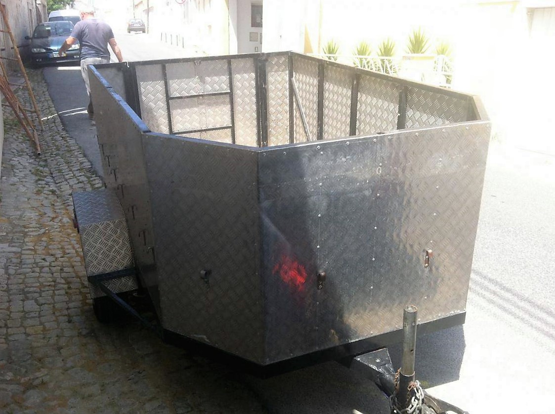 Reboque atrelado com lona robusto e leve 540 Kg - Celestino Caetano ...